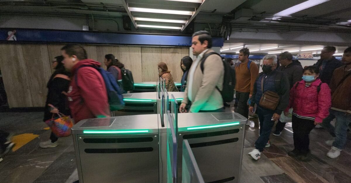Viernes caótico en el Metro: retrasos y aglomeraciones en seis líneas ...